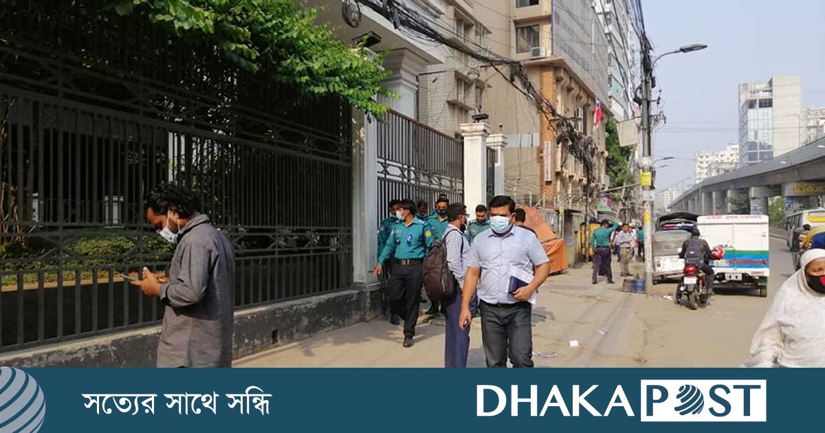 গণছাঁটাই, কর্মী অসন্তোষ : জনকণ্ঠ ভবন ঘিরে পুলিশ