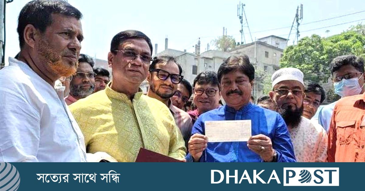 বঙ্গবাজারের ক্ষতিগ্রস্তদের ২০ লাখ টাকা দিলো আপন জুয়েলার্স