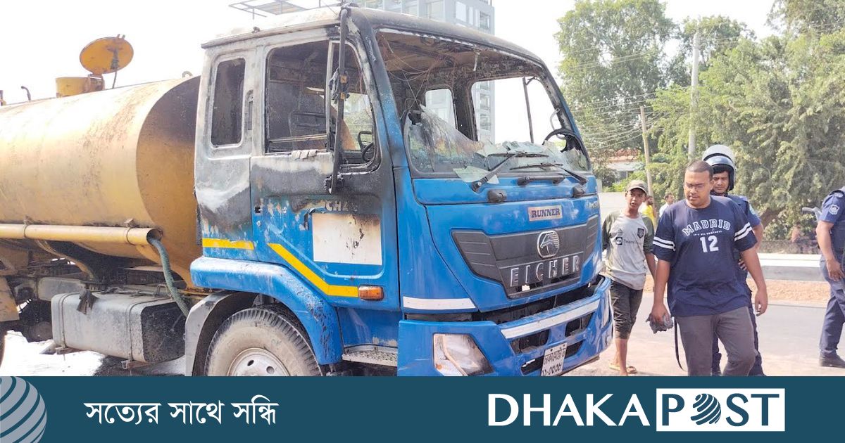 বগুড়ায় মহাসড়কে লরিতে আগুন