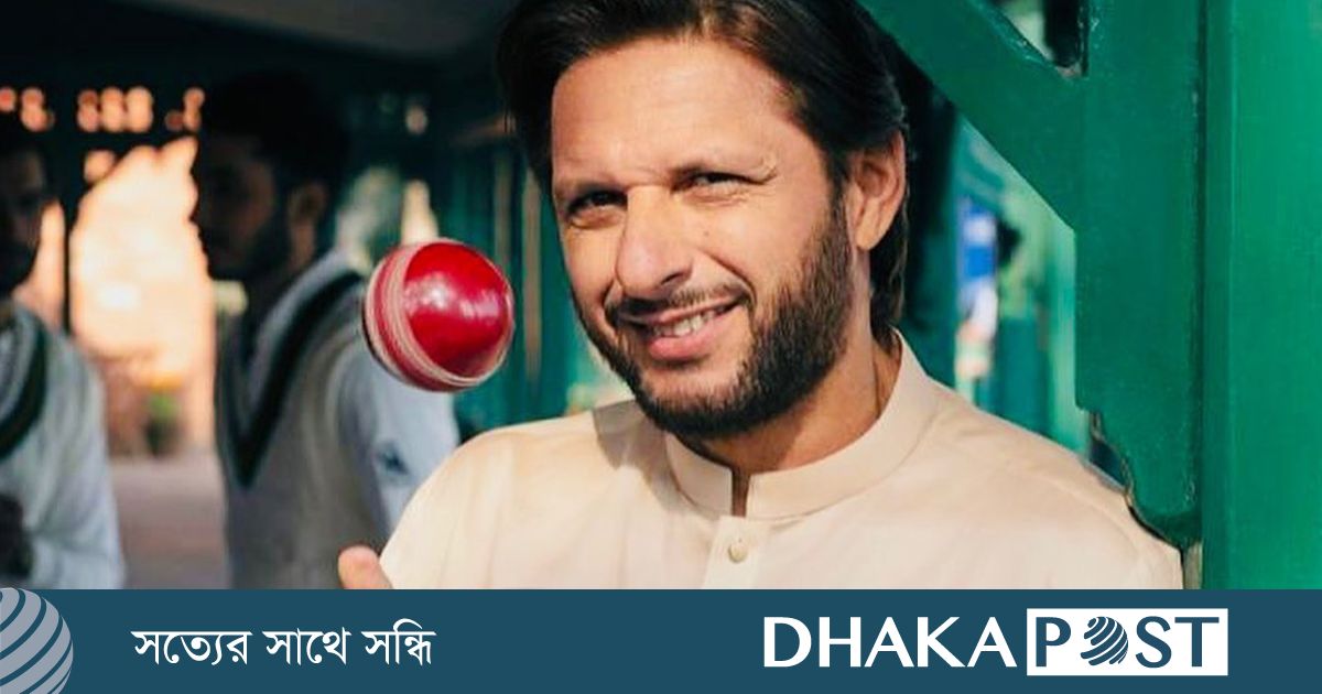 পাকিস্তানের রাজনৈতিক পরিস্থিতি নিয়ে মুখ খুললেন আফ্রিদি