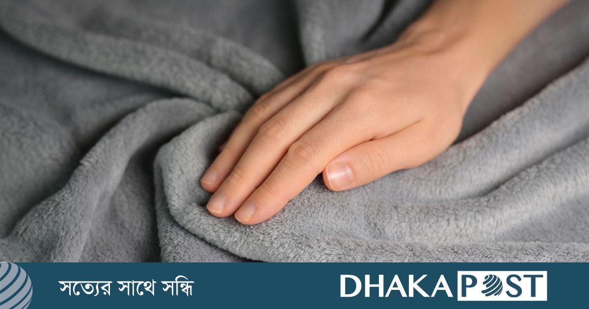 পানি কিংবা রোদ ছাড়াই কম্বল পরিষ্কারের ৩ উপায়