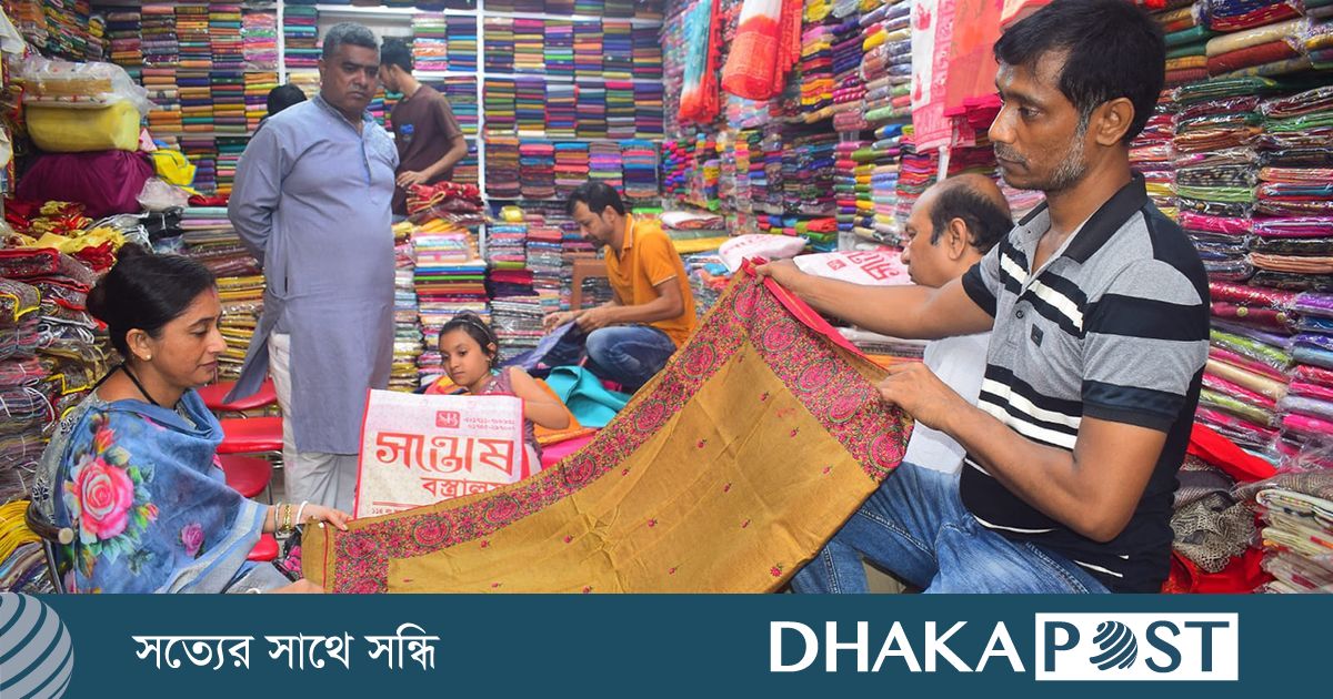 শেষ সময়ে জমেছে পূজার কেনাকাটা