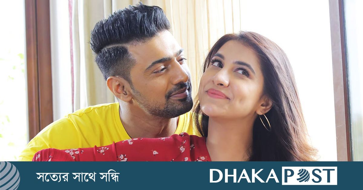 বাচ্চার বয়স ১০ হলে, তোর হবে ৭০ বছর— দেবকে বাবা-মায়ের খোঁচা