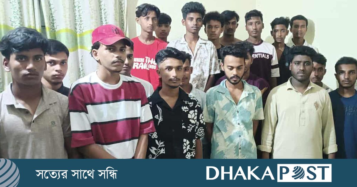 কুমিল্লায় দেশীয় অস্ত্রসহ কিশোর গ্যাংয়ের ২১ সদস্য গ্রেপ্তার