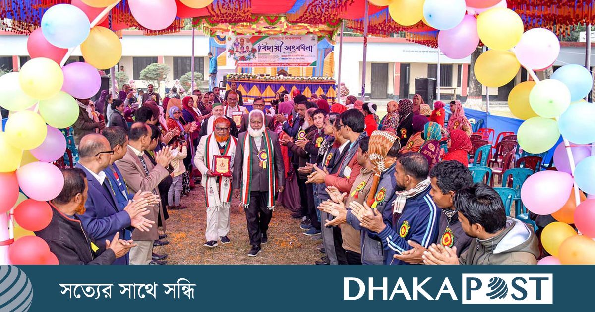 সাদুল্লাপুরে ছয় প্রাথমিক শিক্ষকের আবেগঘন বিদায়