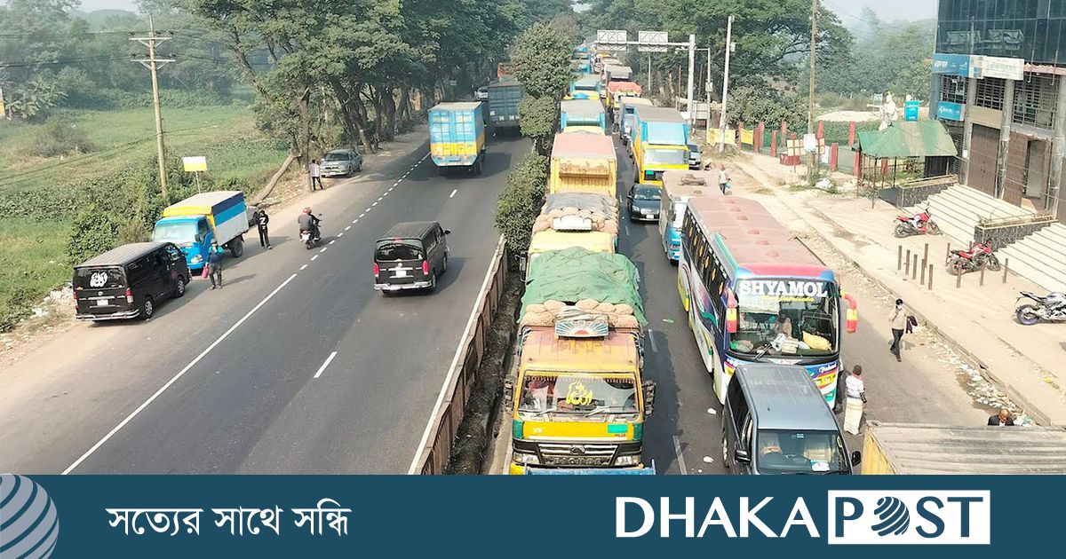 ৭ ঘণ্টা পর ঢাকা-চট্টগ্রাম মহাসড়কে যান চলাচল স্বাভাবিক