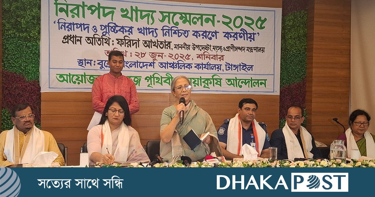 ফিডের দাম বেশি হওয়ায় ক্ষুদ্র খামারিরা ক্ষতিগ্রস্ত হচ্ছেন